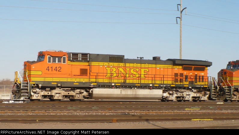 BNSF 4142